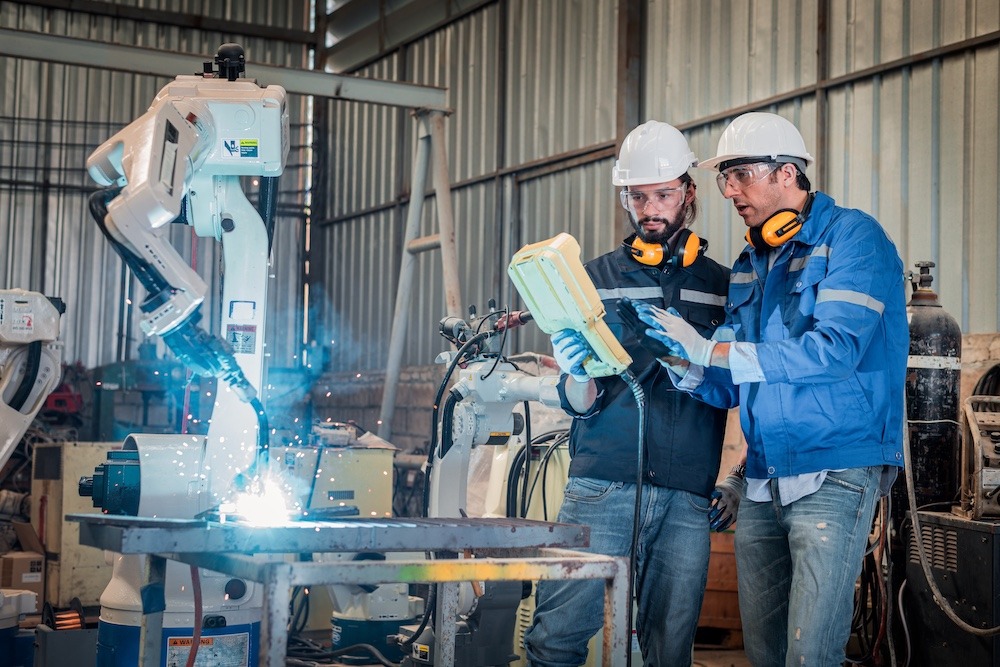 Finding The Right Electronic Connectors For Welding Cobots